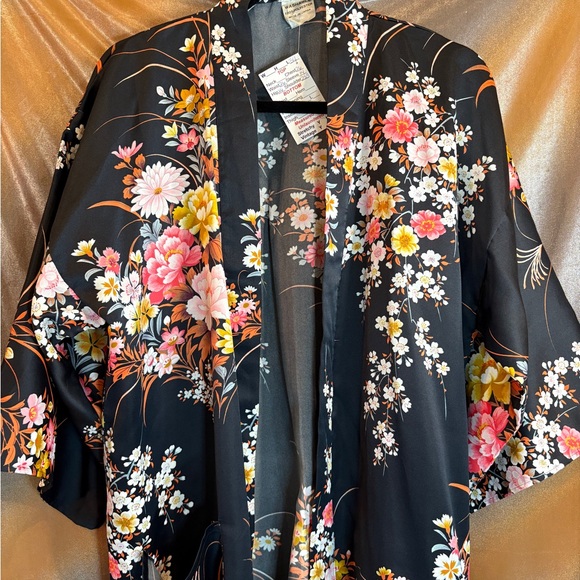 Kimonos & Yukatas | Vintage 7s Polyester Floral Black Kimono 52 Chest ...